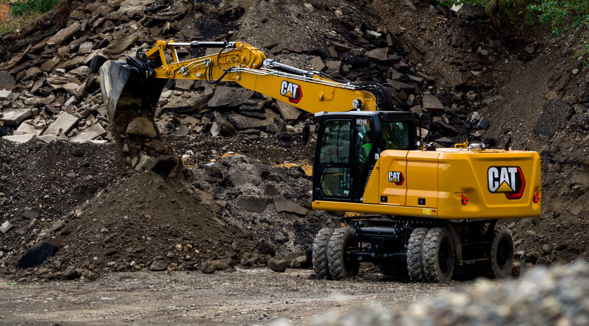 Caterpillar celebrates production of the 50,000th Cat® Wheel Excavator ...
